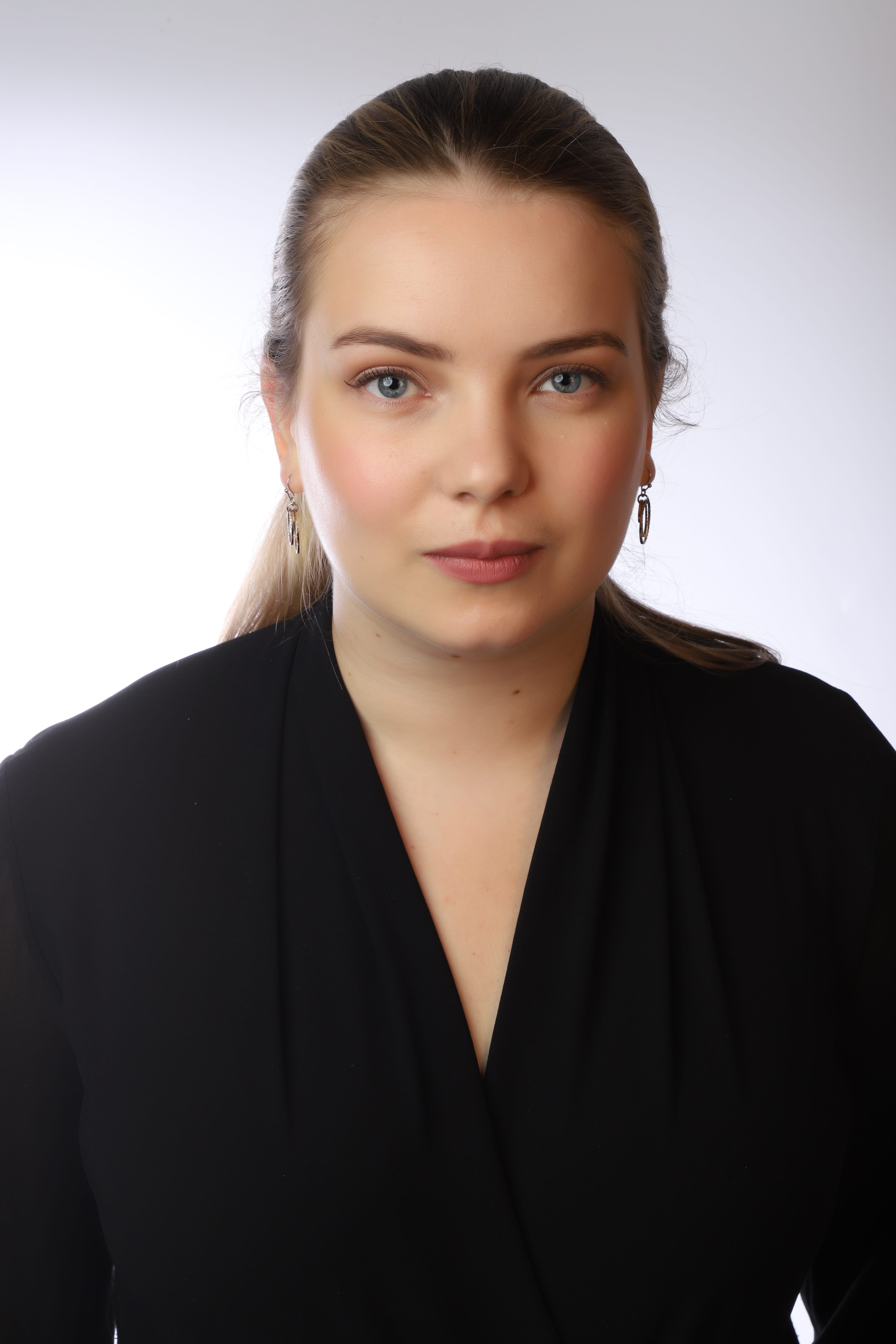 Emma Warren - The Sixteen